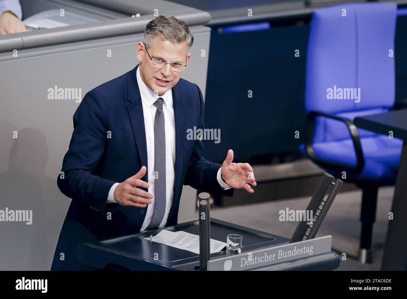 Christophe de Vries, MdB, CDU, spricht im Bundestag. Berlin, 30.11.2023 ...