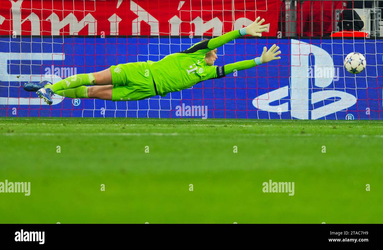 Manuel NEUER, goalkeeper FCB 1 in action in the group stage match FC ...