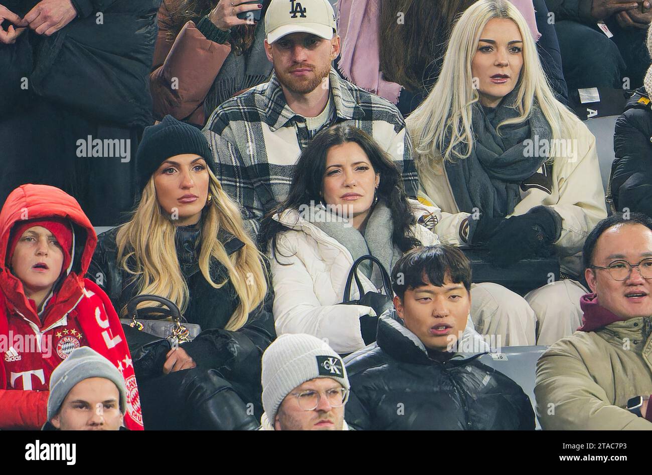 Sheyenne (L), girlfriend of Alphonso DAVIES, FCB 19 in the group stage ...