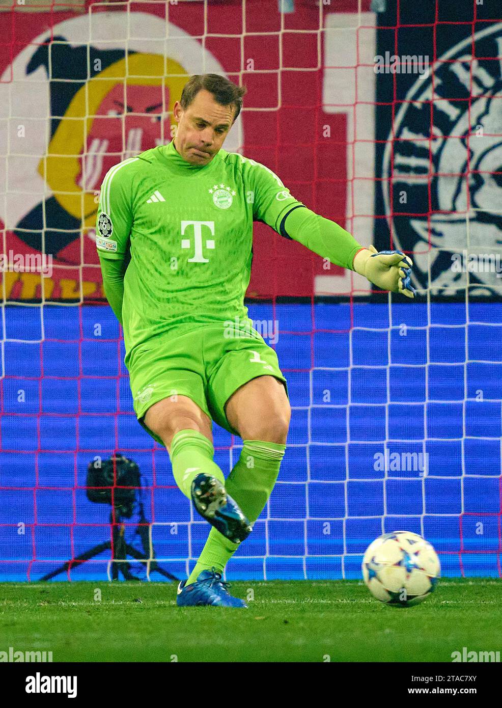 Manuel peter neuer fc bayern muenchen hi-res stock photography and ...