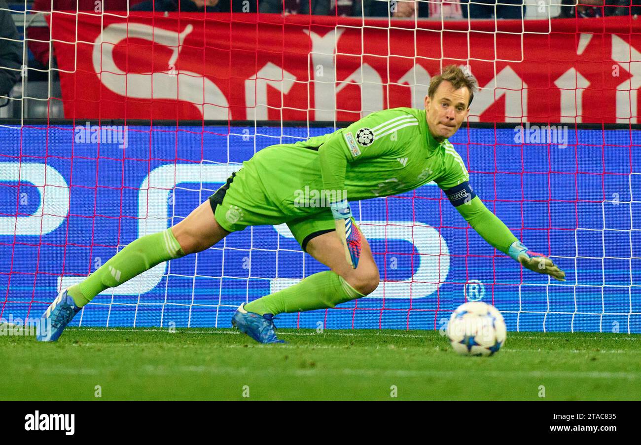 Manuel NEUER, goalkeeper FCB 1 in the group stage match FC BAYERN ...
