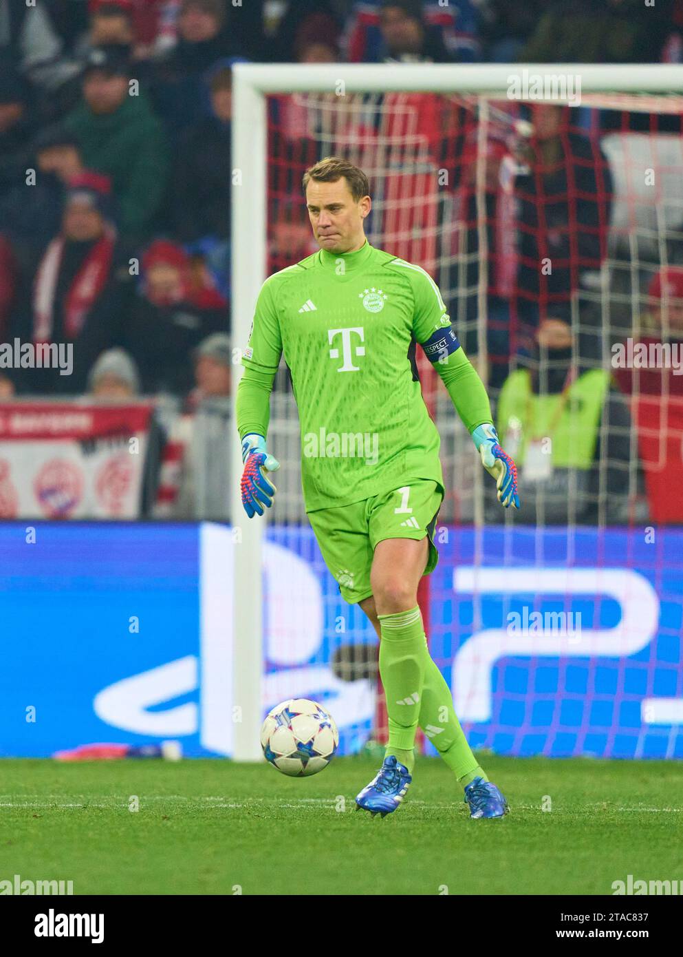 Manuel NEUER, goalkeeper FCB 1 in the group stage match FC BAYERN ...