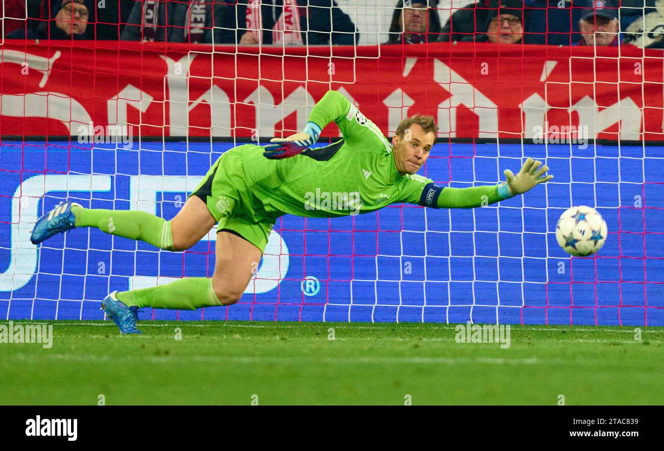 Manuel NEUER, goalkeeper FCB 1 in the group stage match FC BAYERN ...