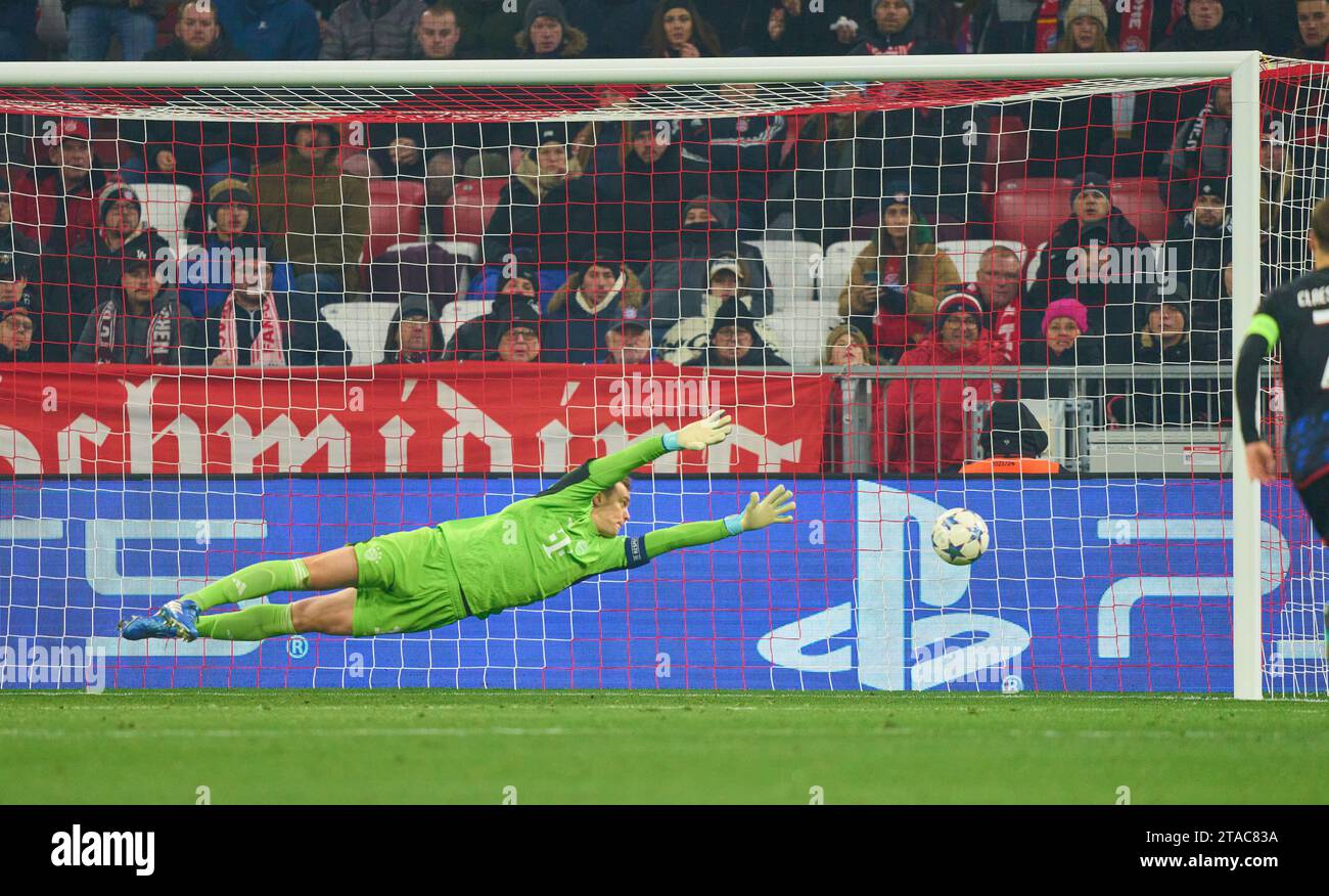 Manuel NEUER, goalkeeper FCB 1 in the group stage match FC BAYERN ...