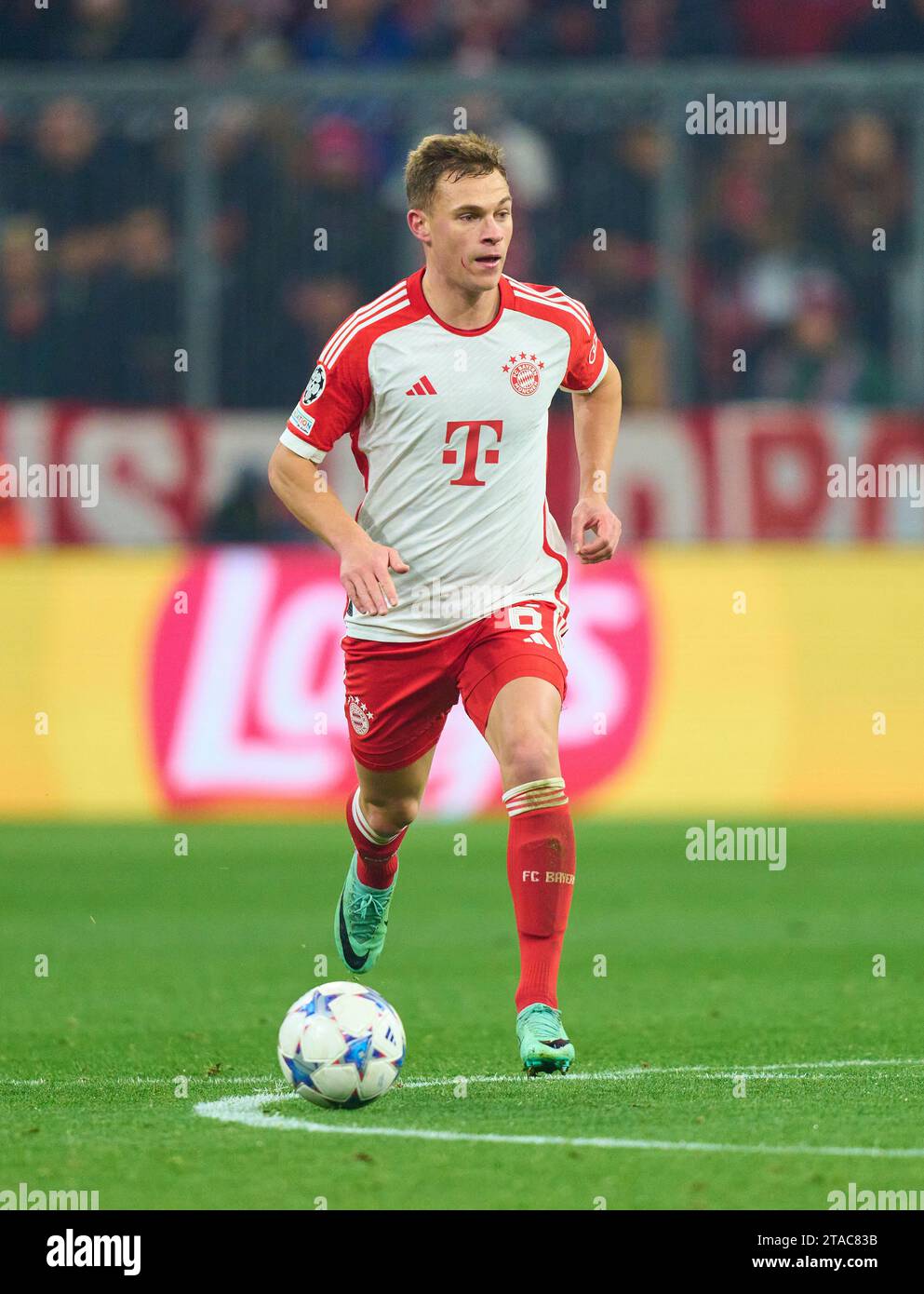 Joshua KIMMICH, FCB 6 in the group stage match FC BAYERN MUENCHEN - FC ...
