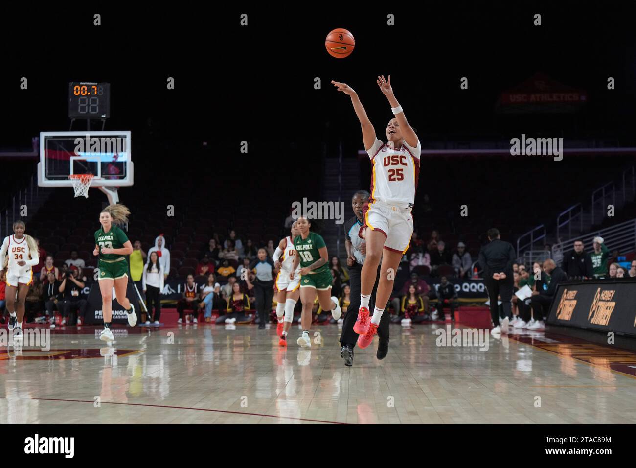 Southern California Trojans guard McKenzie Forbes (25) shoots the ball ...