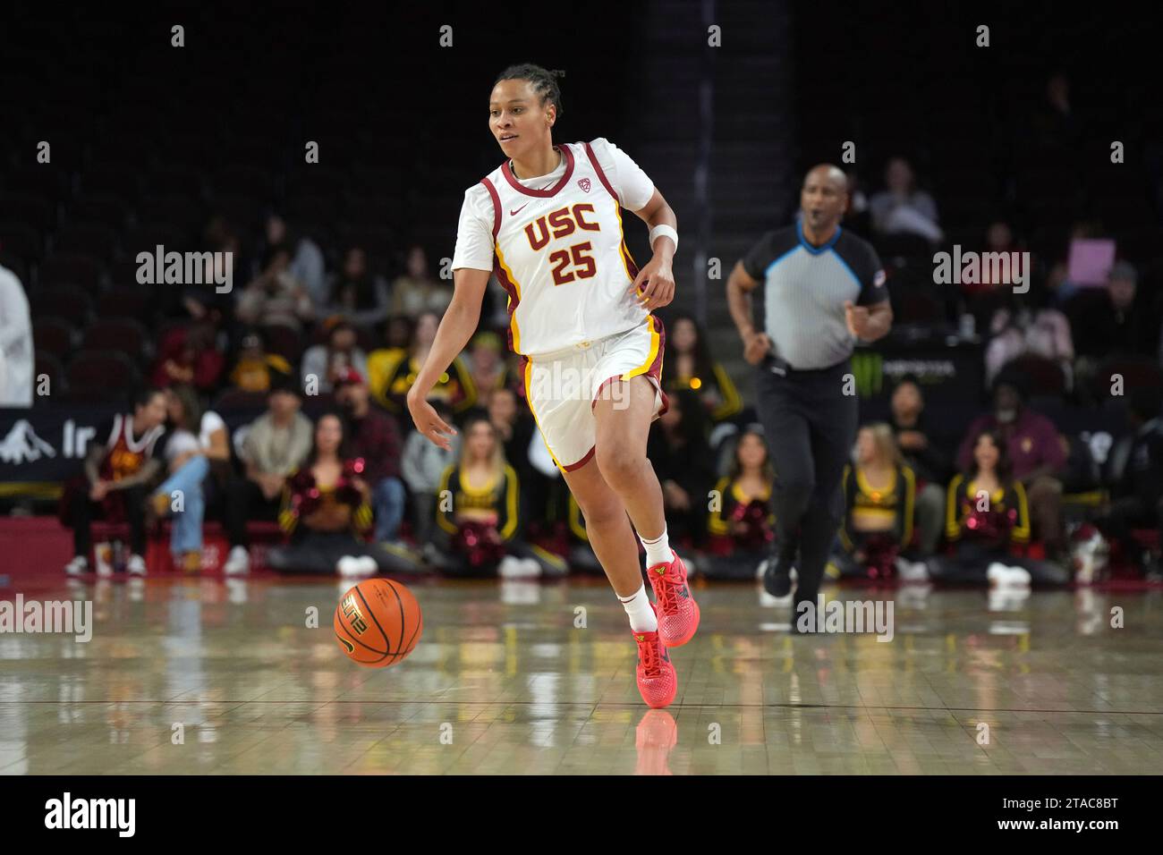 Southern California Trojans guard McKenzie Forbes (25) dribbles the ...