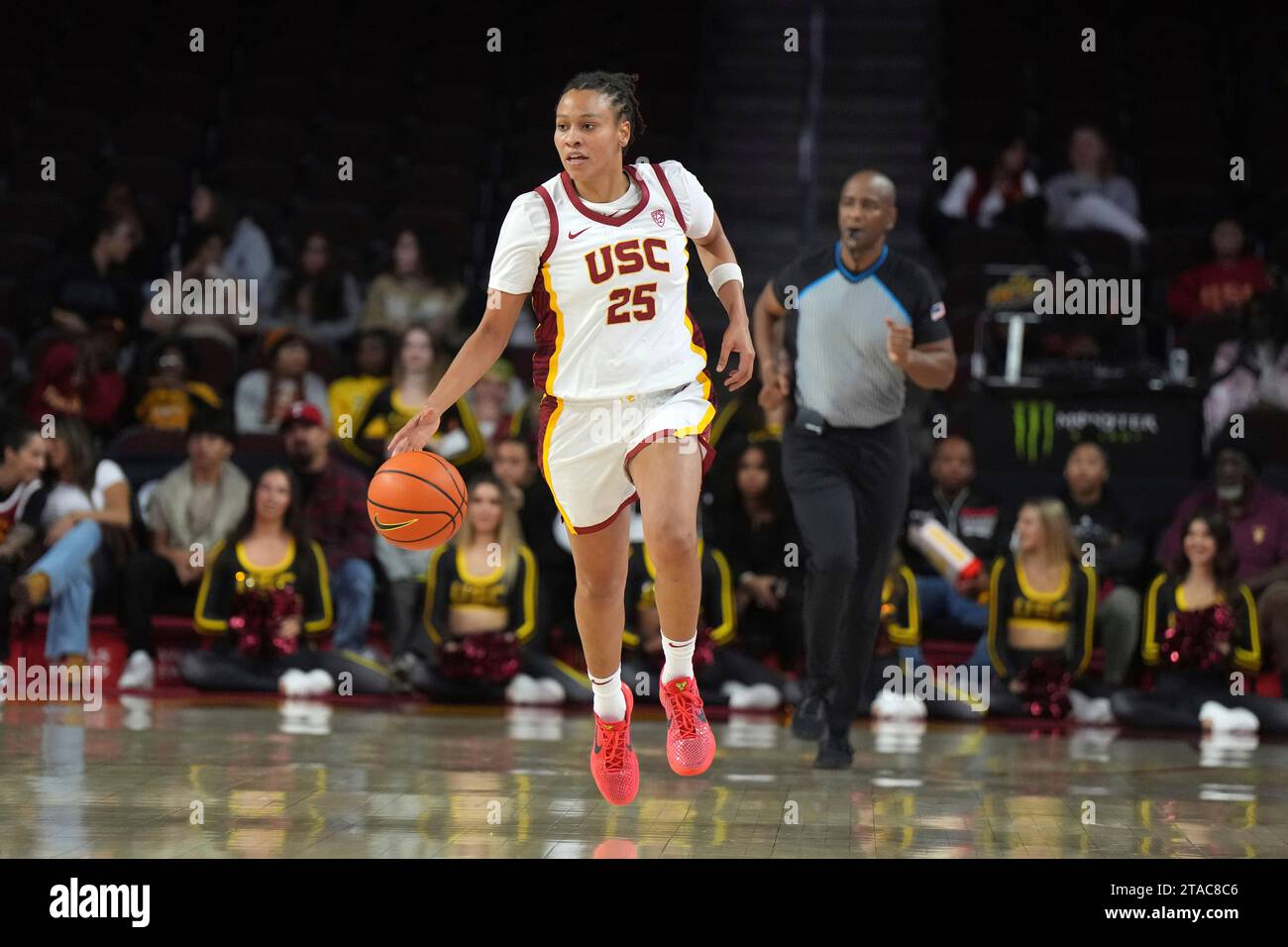Southern California Trojans guard McKenzie Forbes (25) dribbles the ...