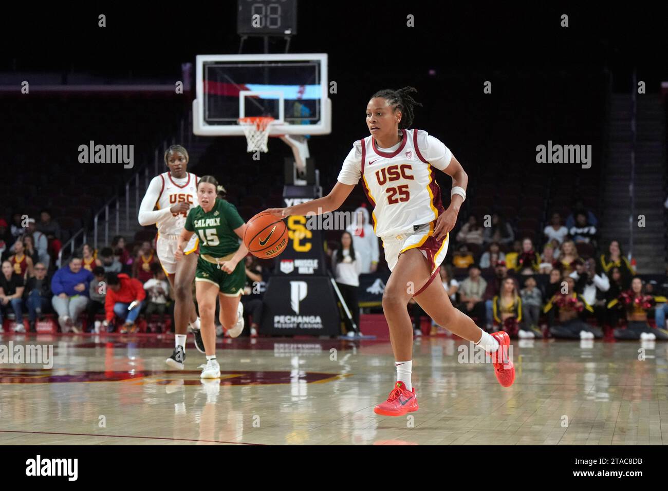 Southern California Trojans guard McKenzie Forbes (25) dribbles the ...