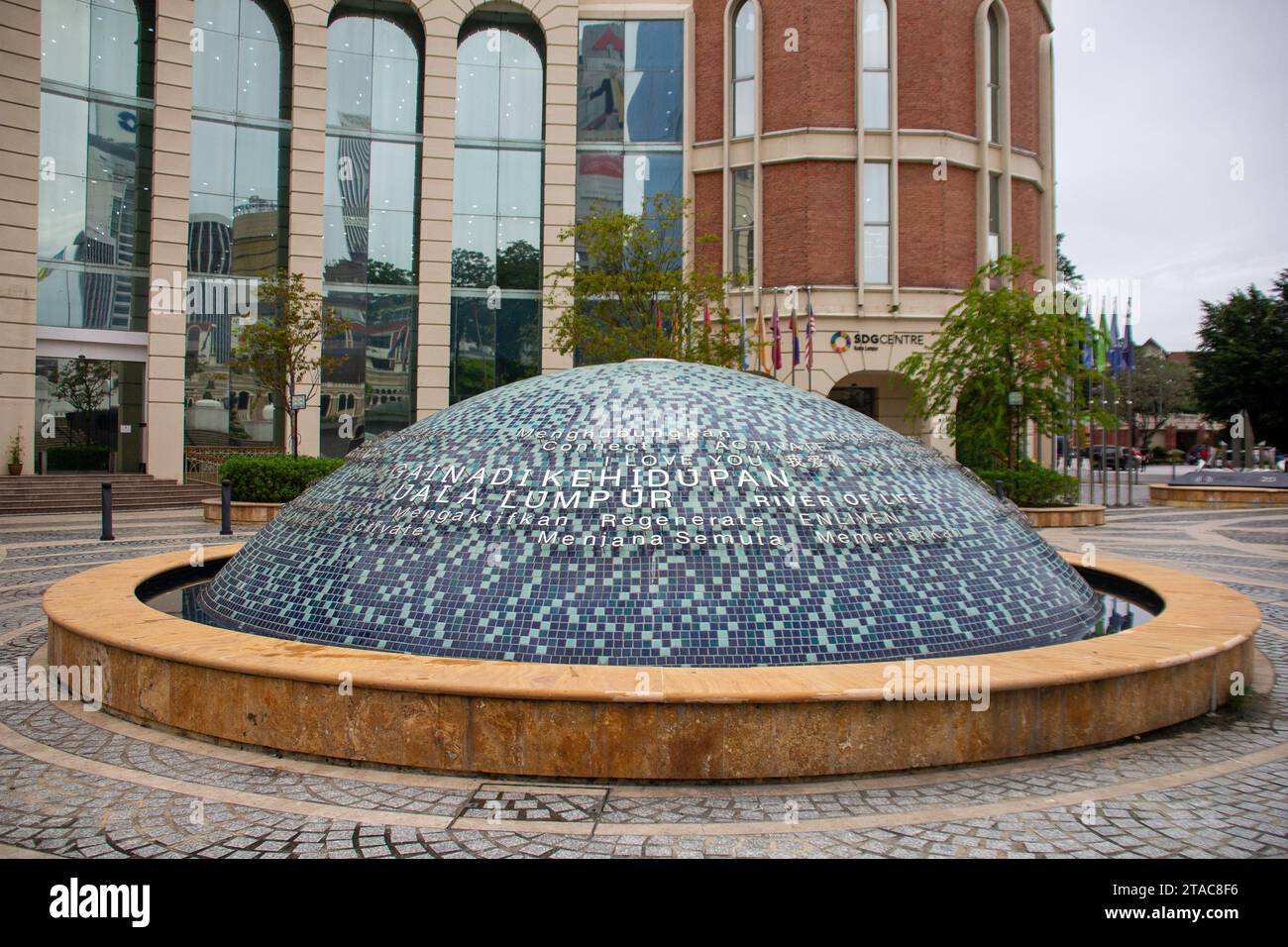 The fountain at the Kuala Lumpur Library (Perpustakaan Kuala Lumpur ...