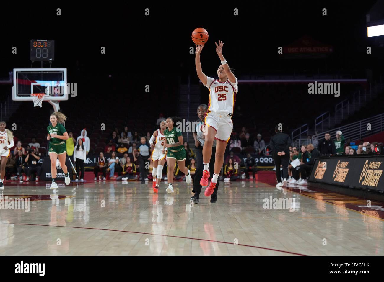 Southern California Trojans guard McKenzie Forbes (25) shoots the ball ...