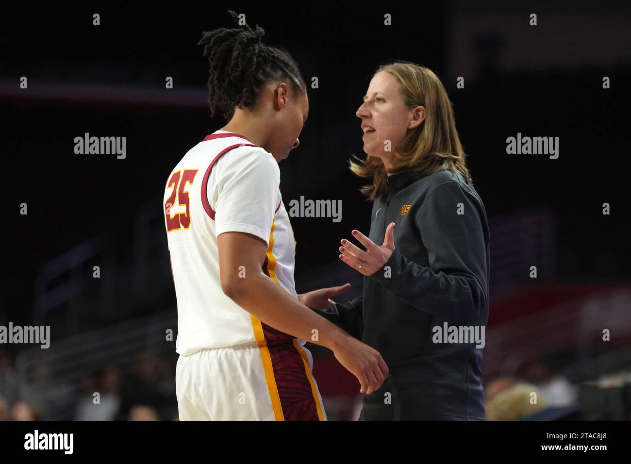 Southern California Trojans head coach Lindsay Gottlieb (right) talks ...