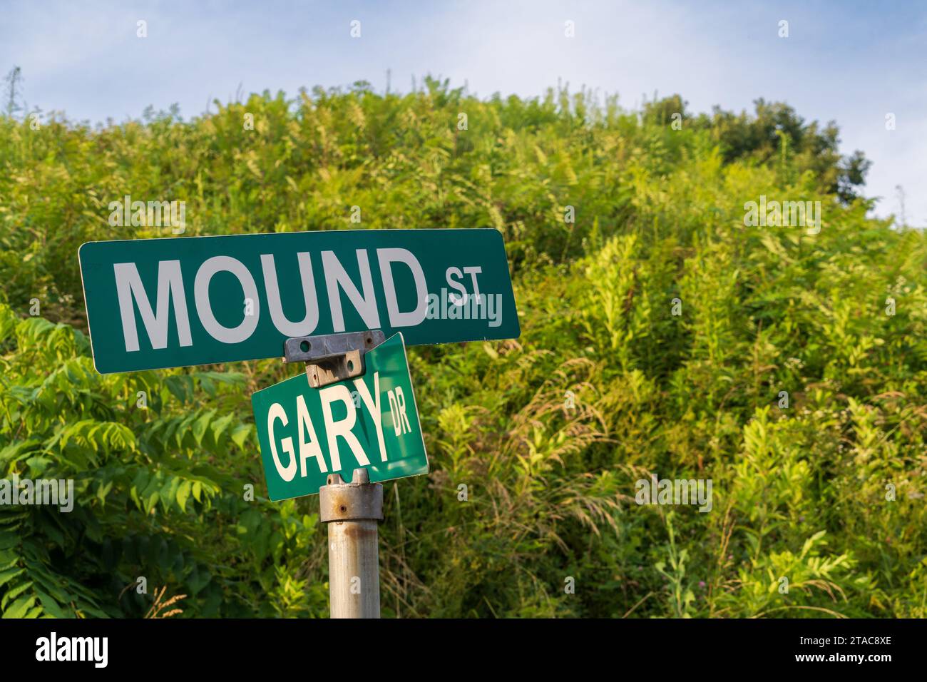 Native american burial mound hi-res stock photography and images - Alamy