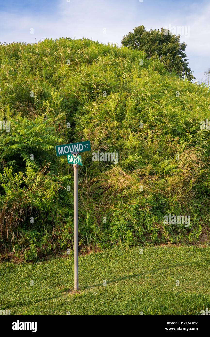 Native american burial mound hi-res stock photography and images - Alamy