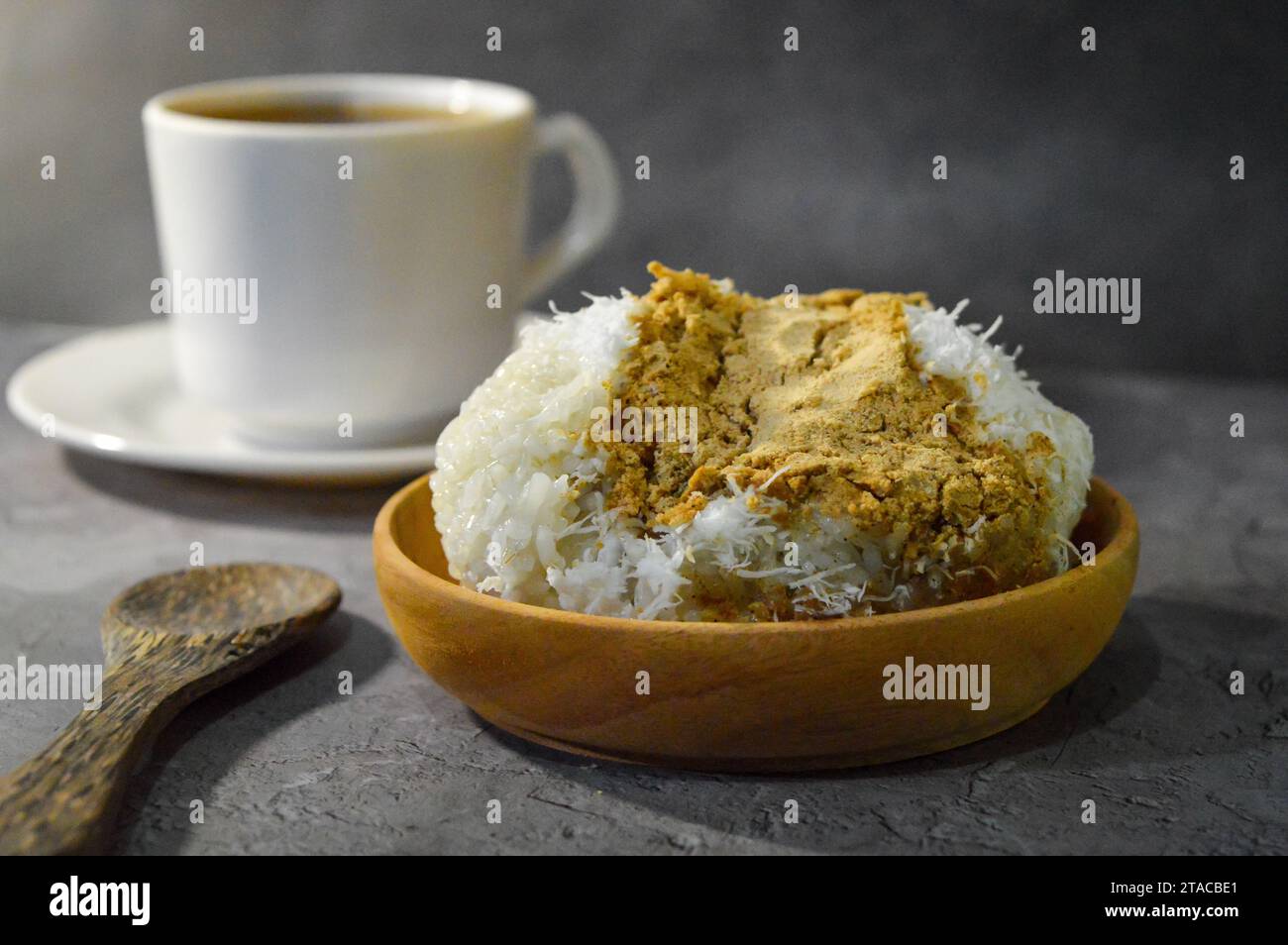 Glutinous rice powder on a wooden plate Stock Photo - Alamy