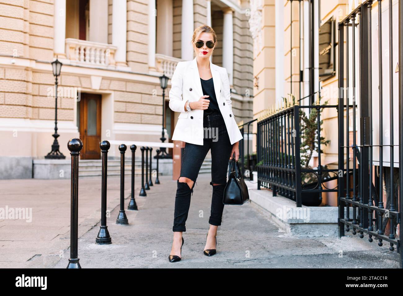 Black Ripped Jeans Style