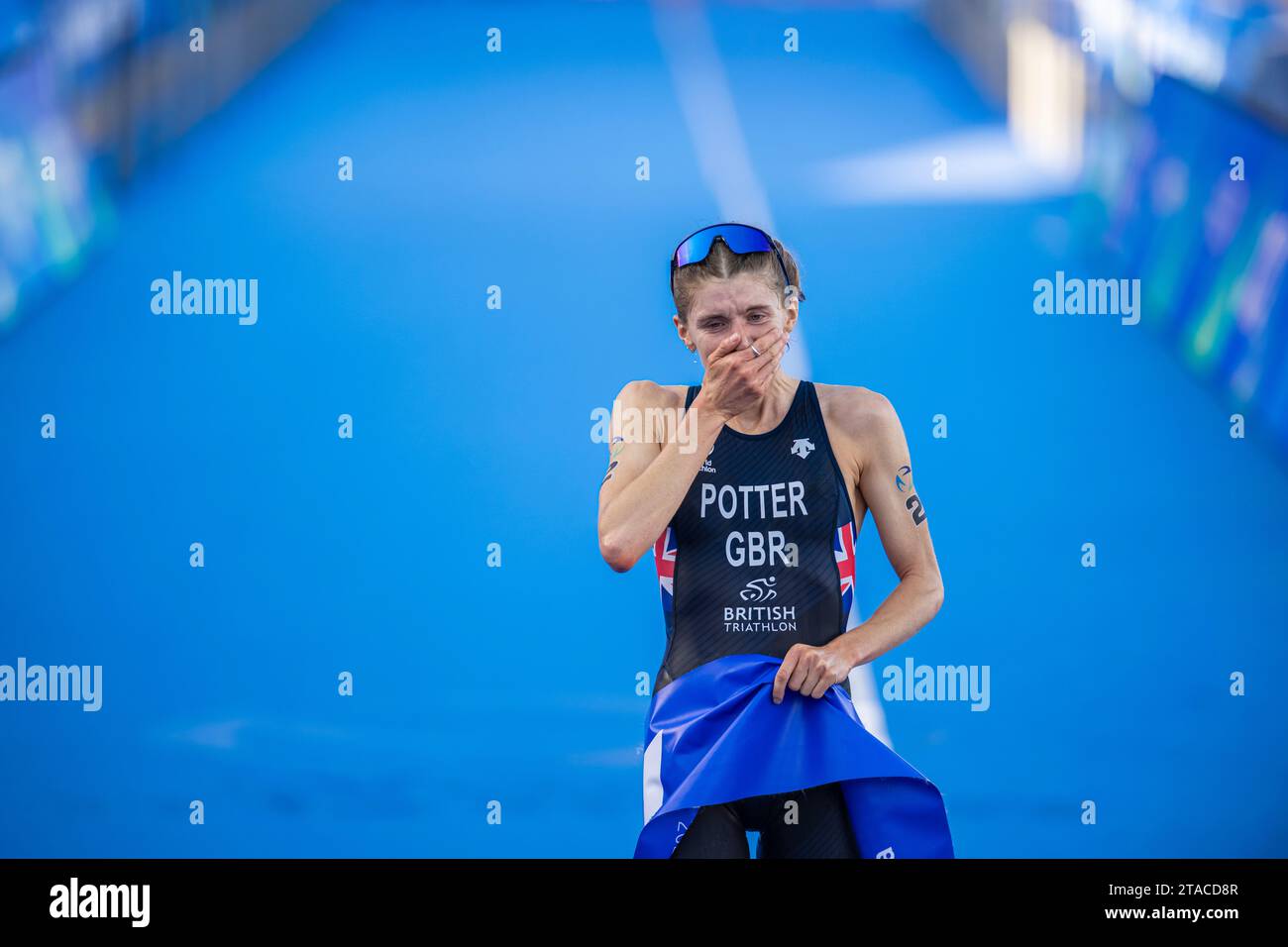 Beth Potter winning in Pontevedra in the 2023 World Triathlon ...