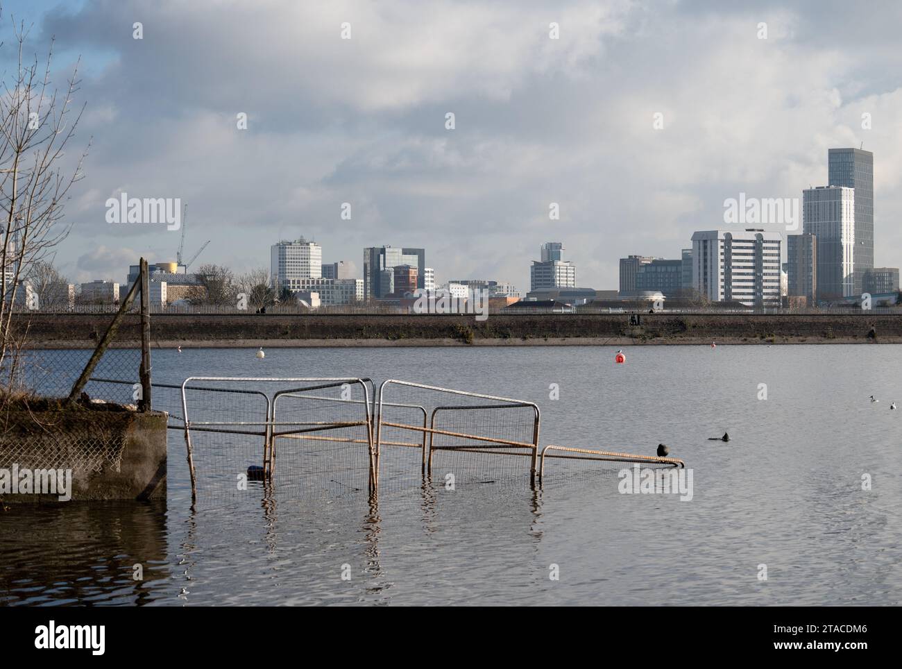 Reservoir buildings hi-res stock photography and images - Alamy