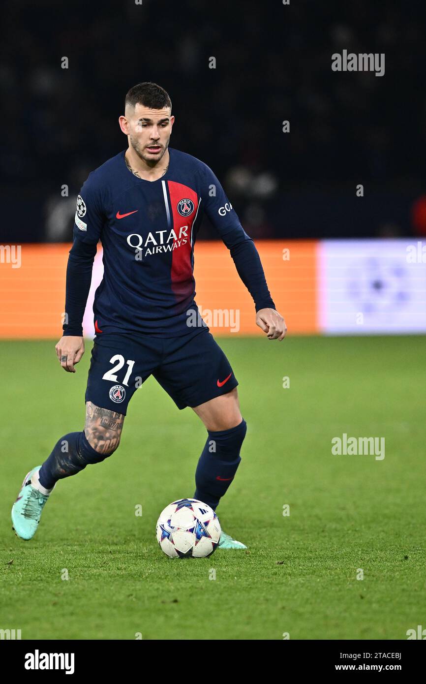 PARIS, FRANCE - NOVEMBER 28: Lucas Hernandez of Paris Saint-Germain ...