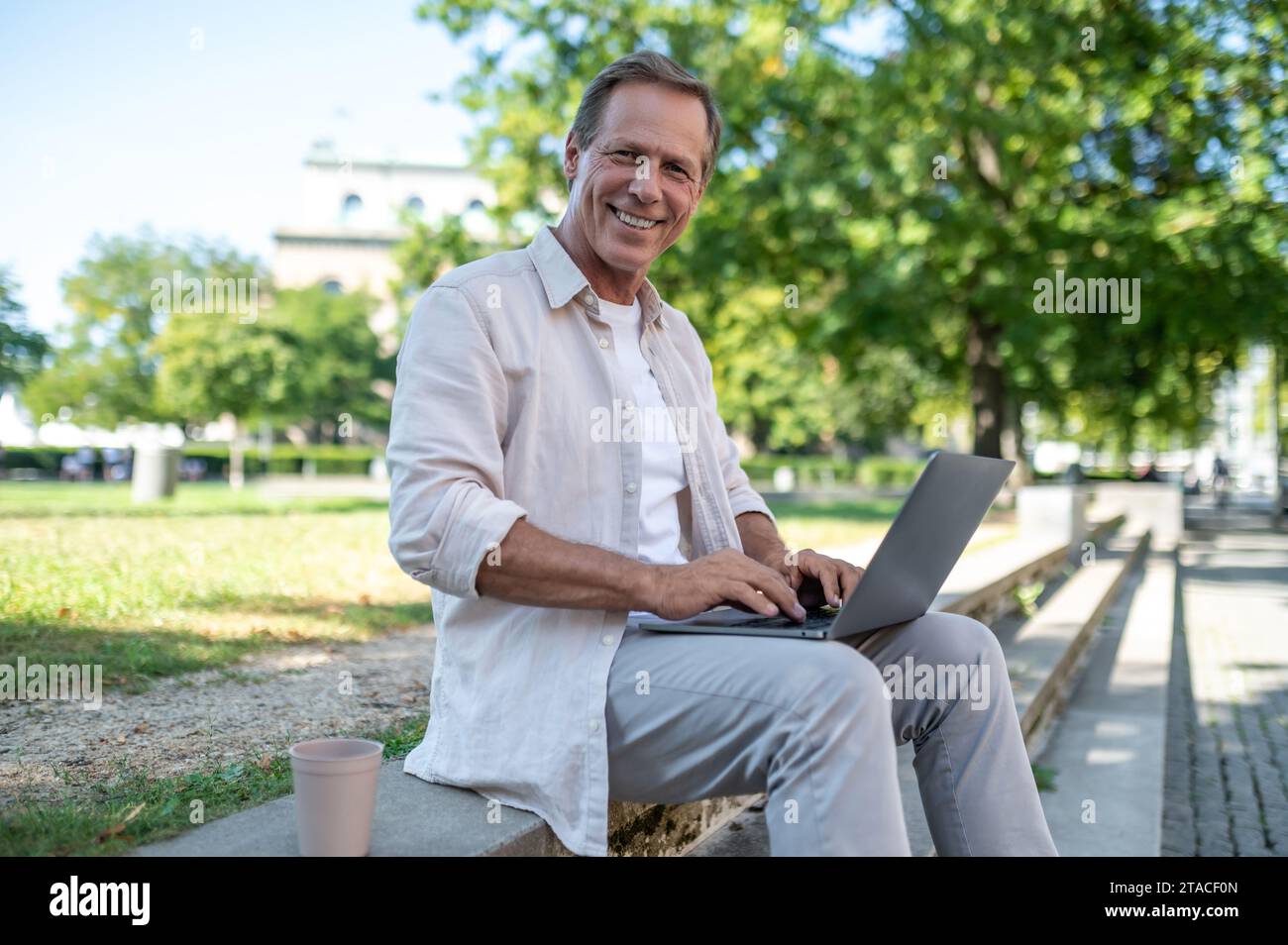 Online jobs working remotely hi-res stock photography and images - Alamy