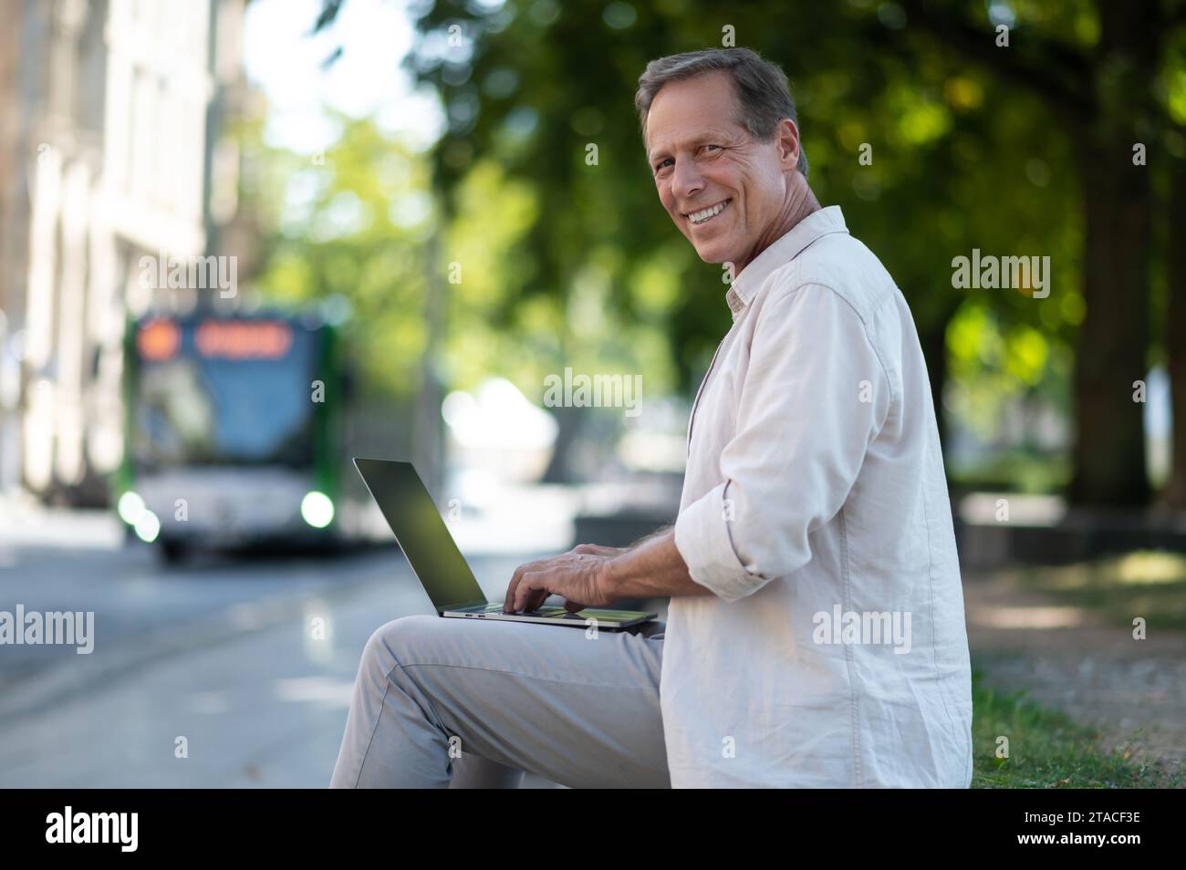 Online jobs working remotely hi-res stock photography and images - Alamy