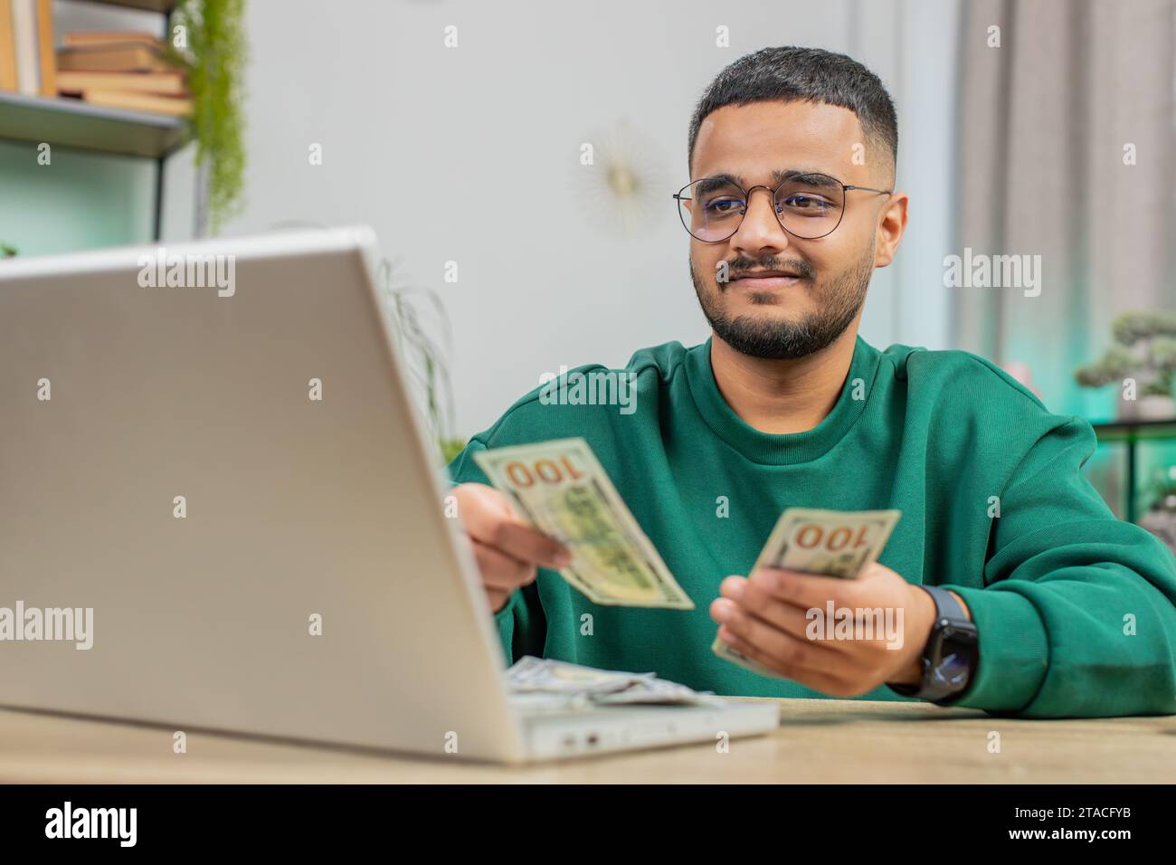 Hindu family computer hi-res stock photography and images - Alamy