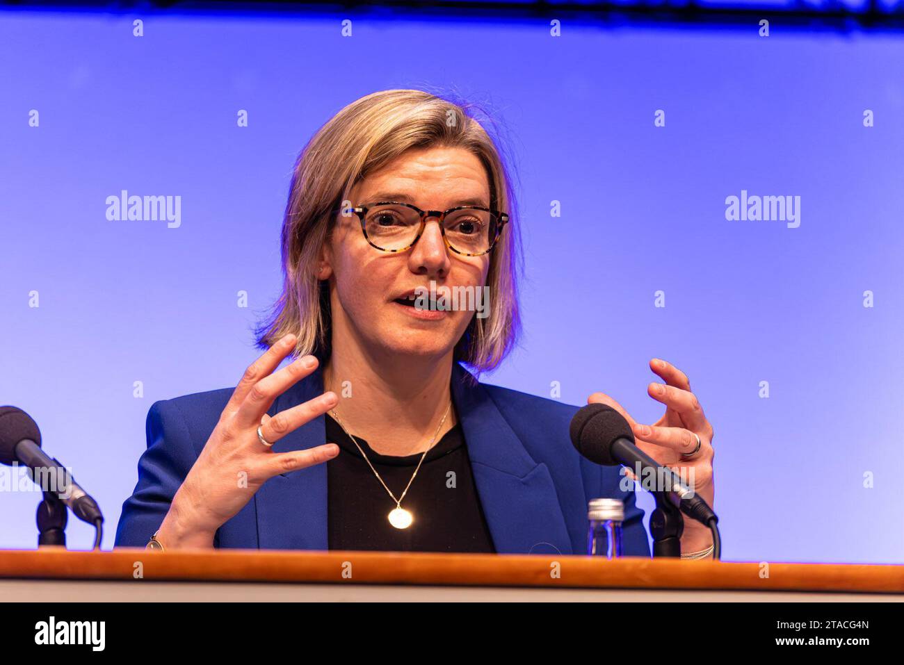 Fiona burton hi-res stock photography and images - Alamy