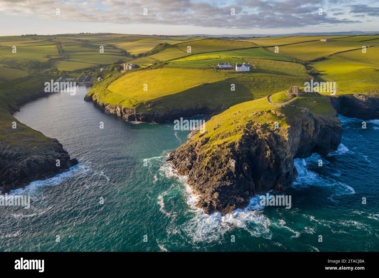 Coastline of north cornwall hi-res stock photography and images - Alamy