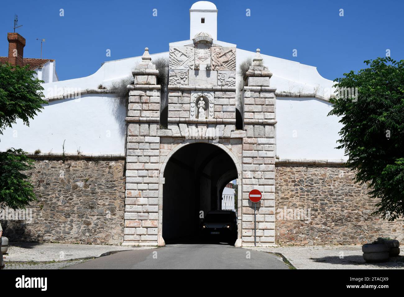Estremoz, Porta de Santo Antonio (Door of Saint Anthony). Evora ...