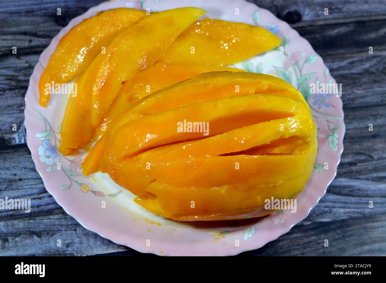 Edible stone fruit hi-res stock photography and images - Alamy