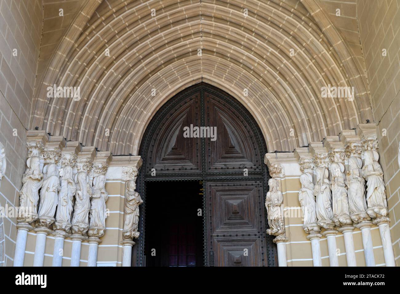 Statues of the cathedral of evora hi-res stock photography and images ...