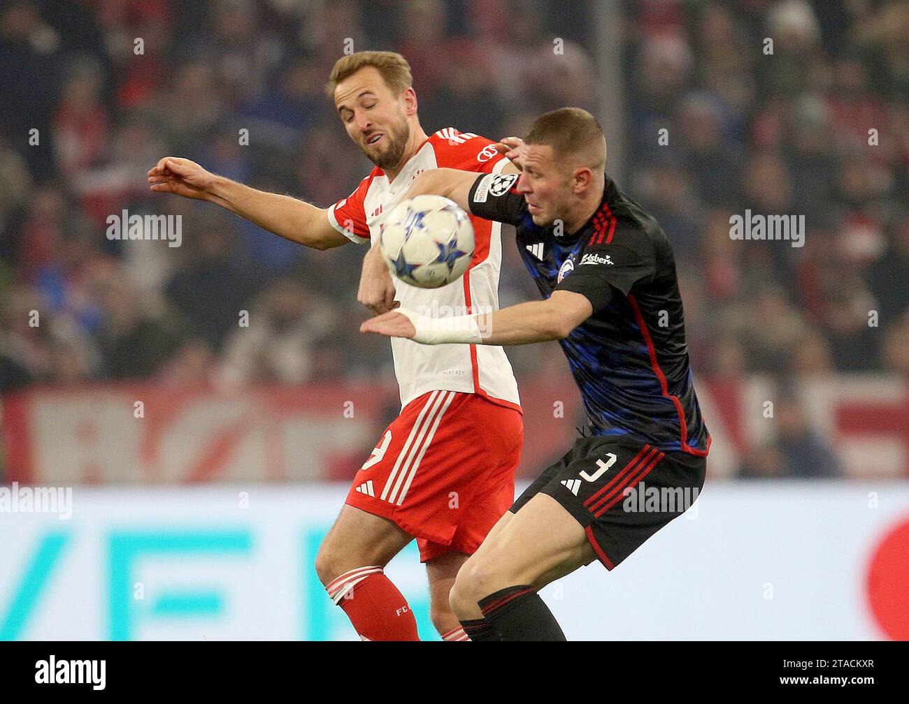 V.li. Harry Kane (Bayern), Denis Vavro (Kopenhagen) . FC Bayern München ...