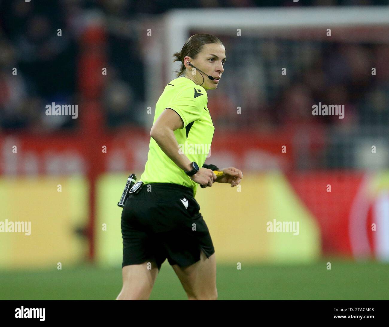 Schiedsrichterin Stephanie Frappart (FRA) . FC Bayern München-FC Kopemhagen . München, GER, 29. ...