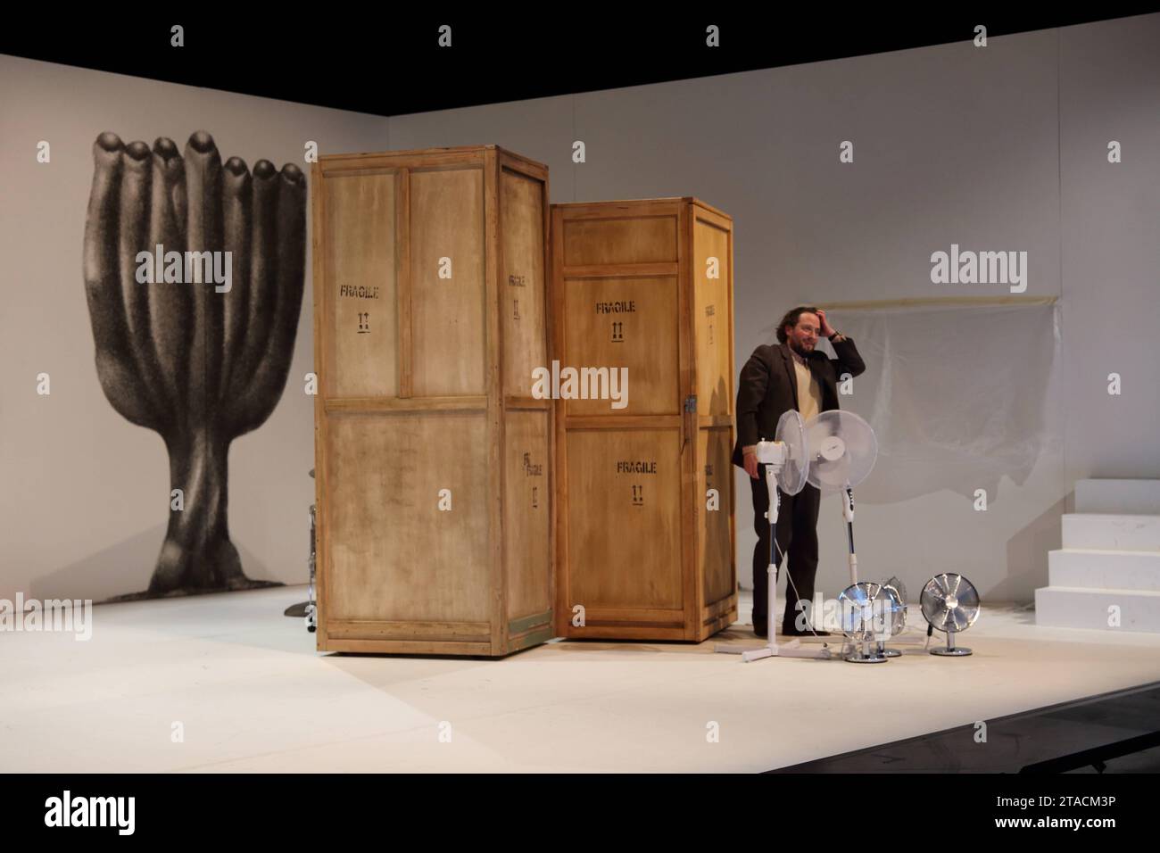 Bastian Reiber während der Fotoprobe für das Stück Genesis in der ...