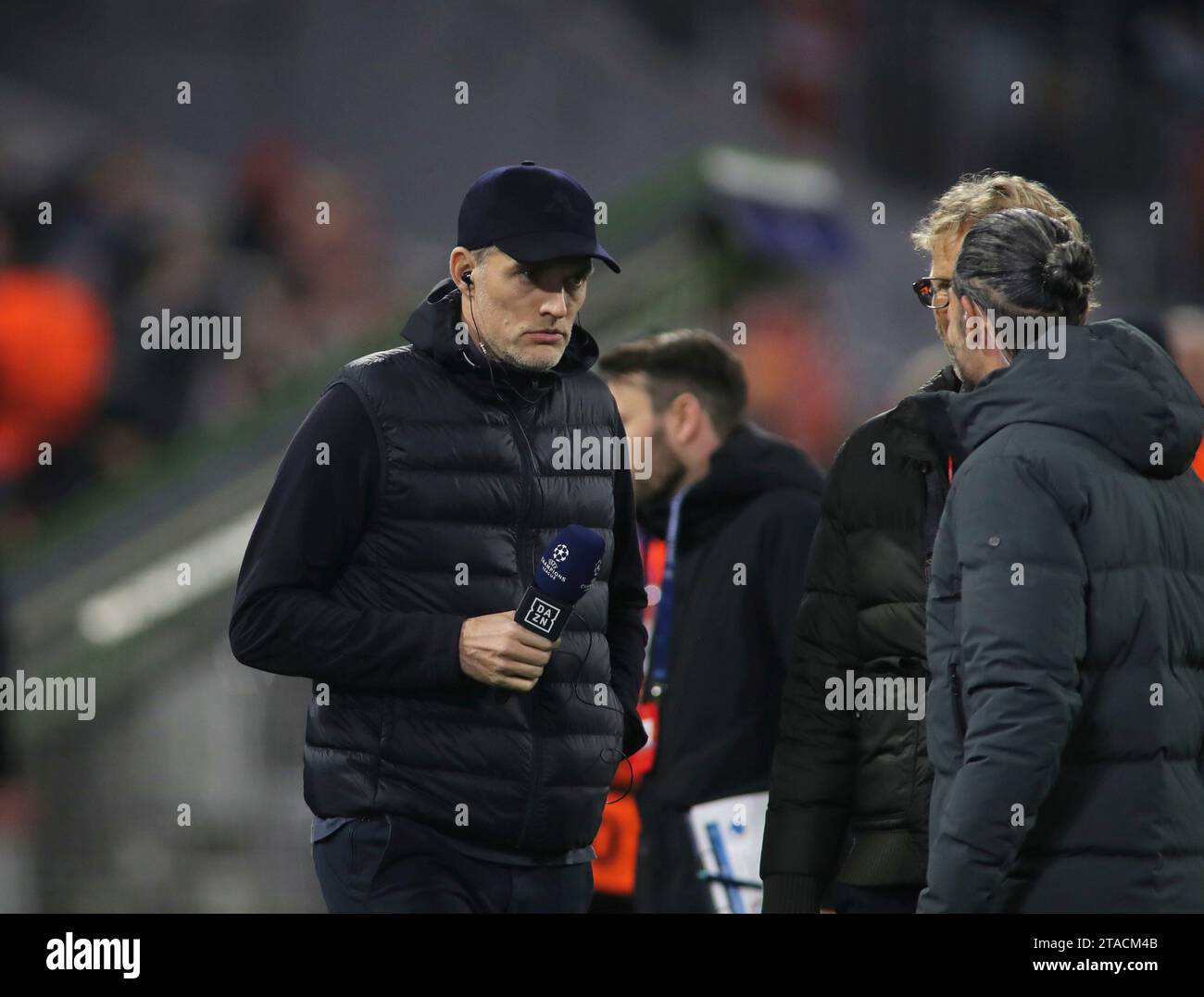 Trainer fc bayern munchen beim interview dazn hi-res stock photography ...