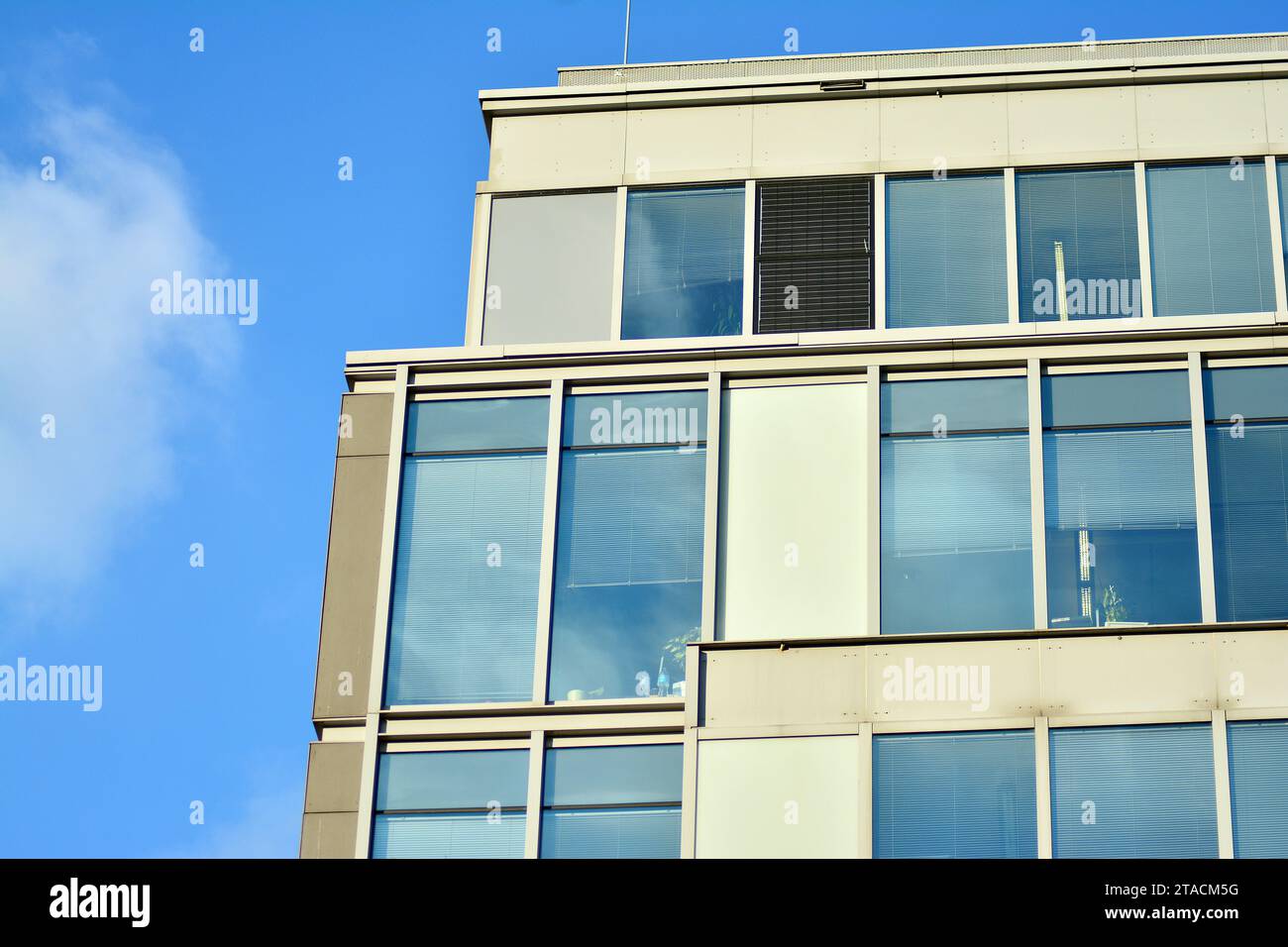 Bulging windows hi-res stock photography and images - Alamy
