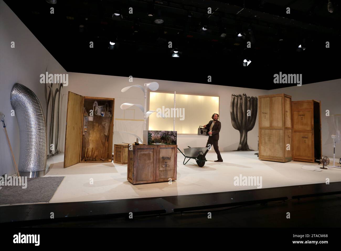 Bastian Reiber während der Fotoprobe für das Stück Genesis in der ...