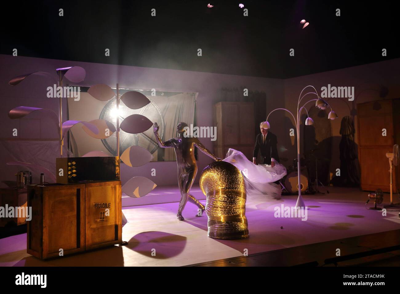 Axel Wandtke, Bastian Reiber im Rohr und Thomas Witte, v.l., während ...