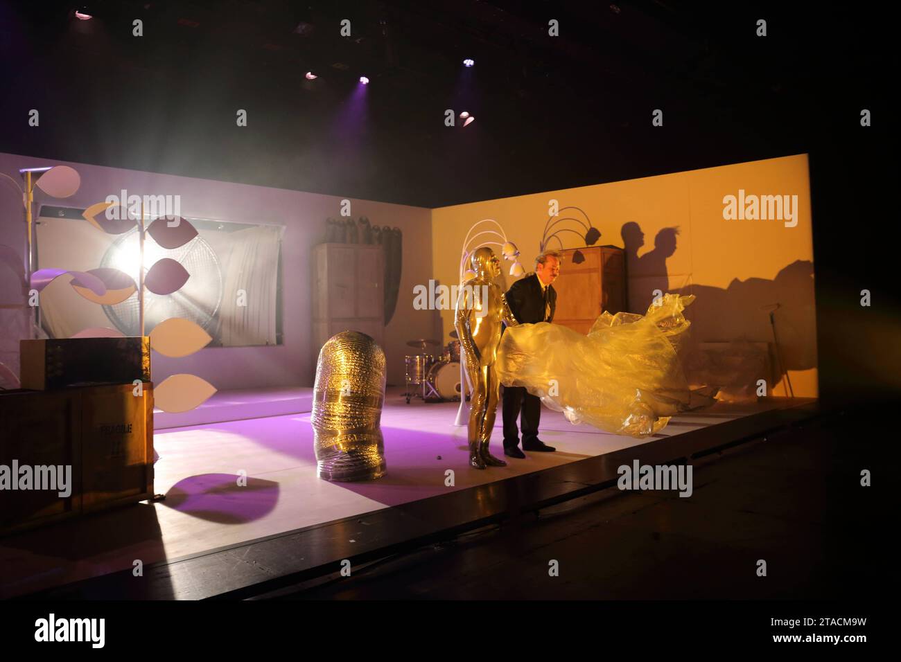 Bastian Reiber im Rohr, Axel Wandtke und Thomas Witte, v.l., während ...