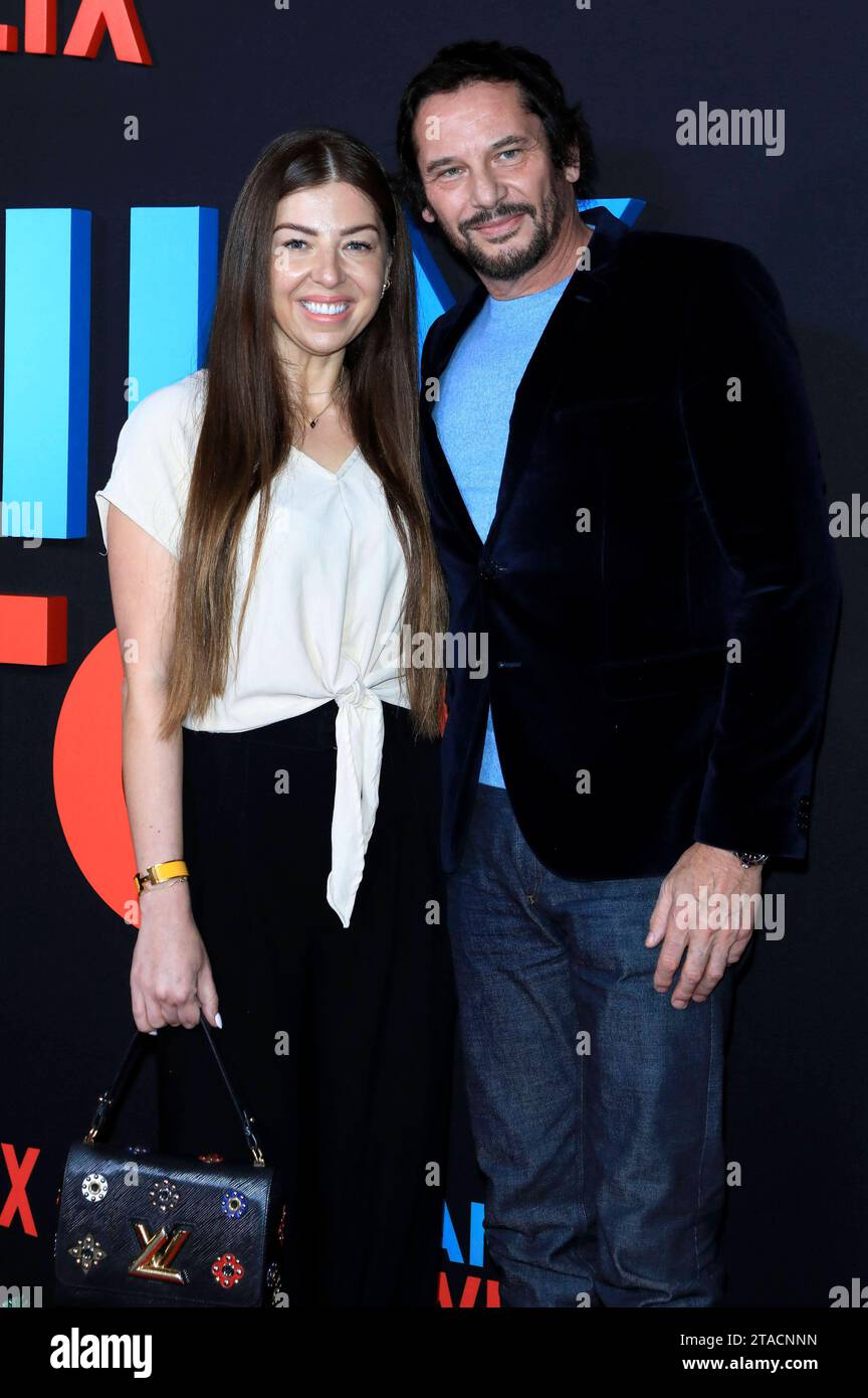 Pinar Toprak und Stephane Emeret bei der Premiere des Netflix Films ...