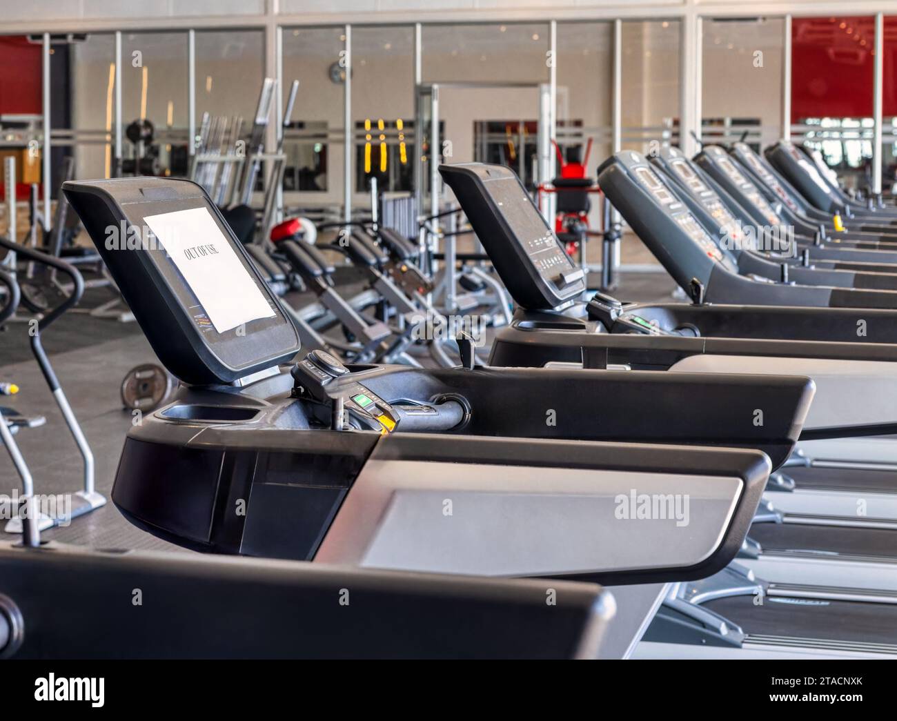 Empty gym hi-res stock photography and images - Alamy