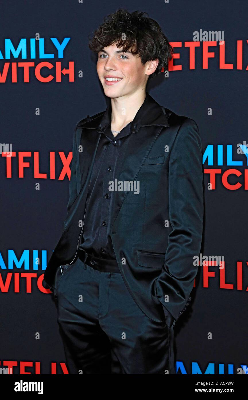 Brady Noon bei der Premiere des Netflix Films Family Switch im AMC The ...