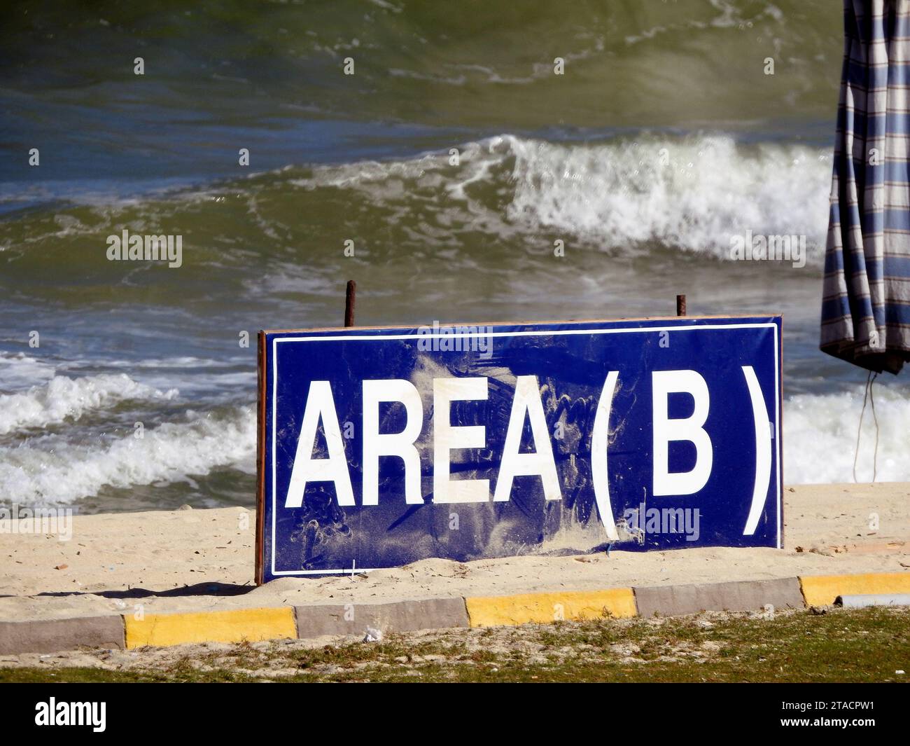 Danger dangerous safe safety unsafe hi-res stock photography and images ...
