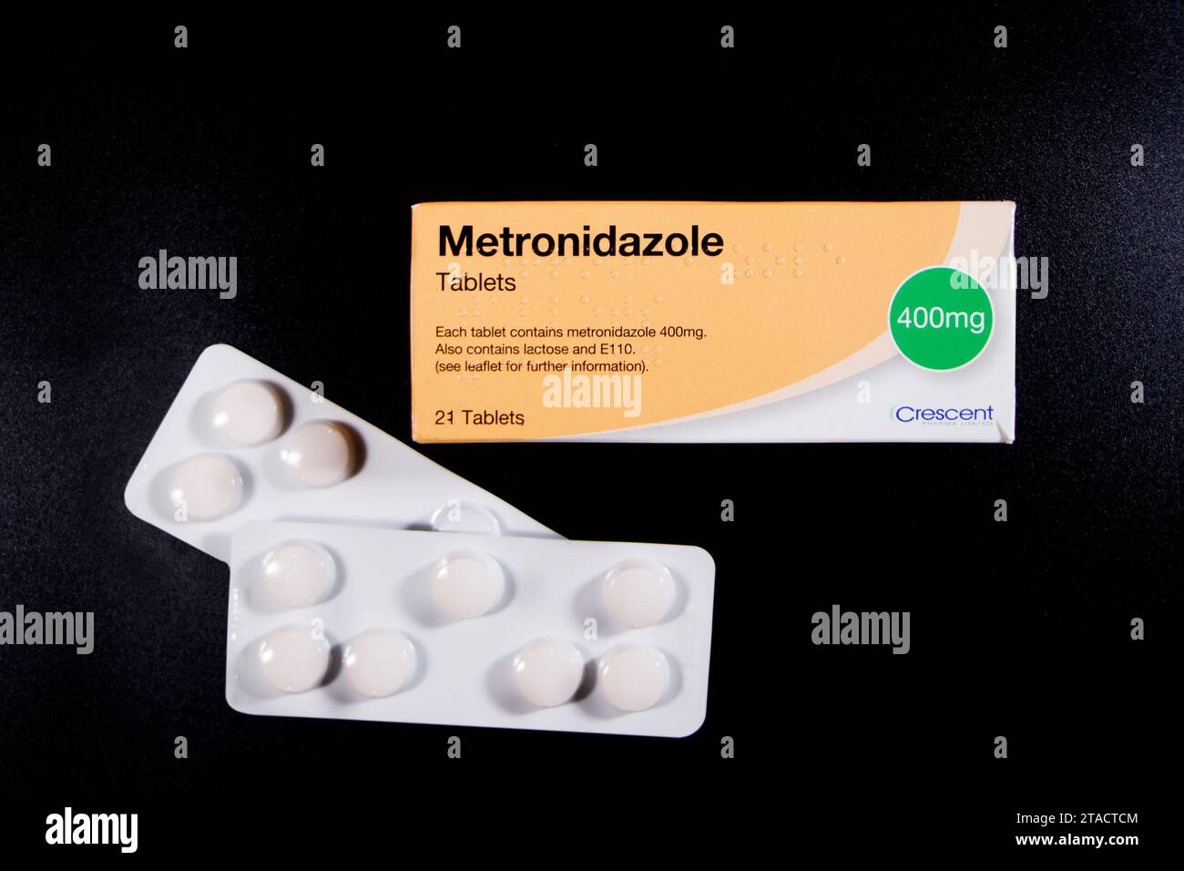 Metronidazole tablets 400mg antibiotic drugs for the treatment of infection Stock Photo - Alamy