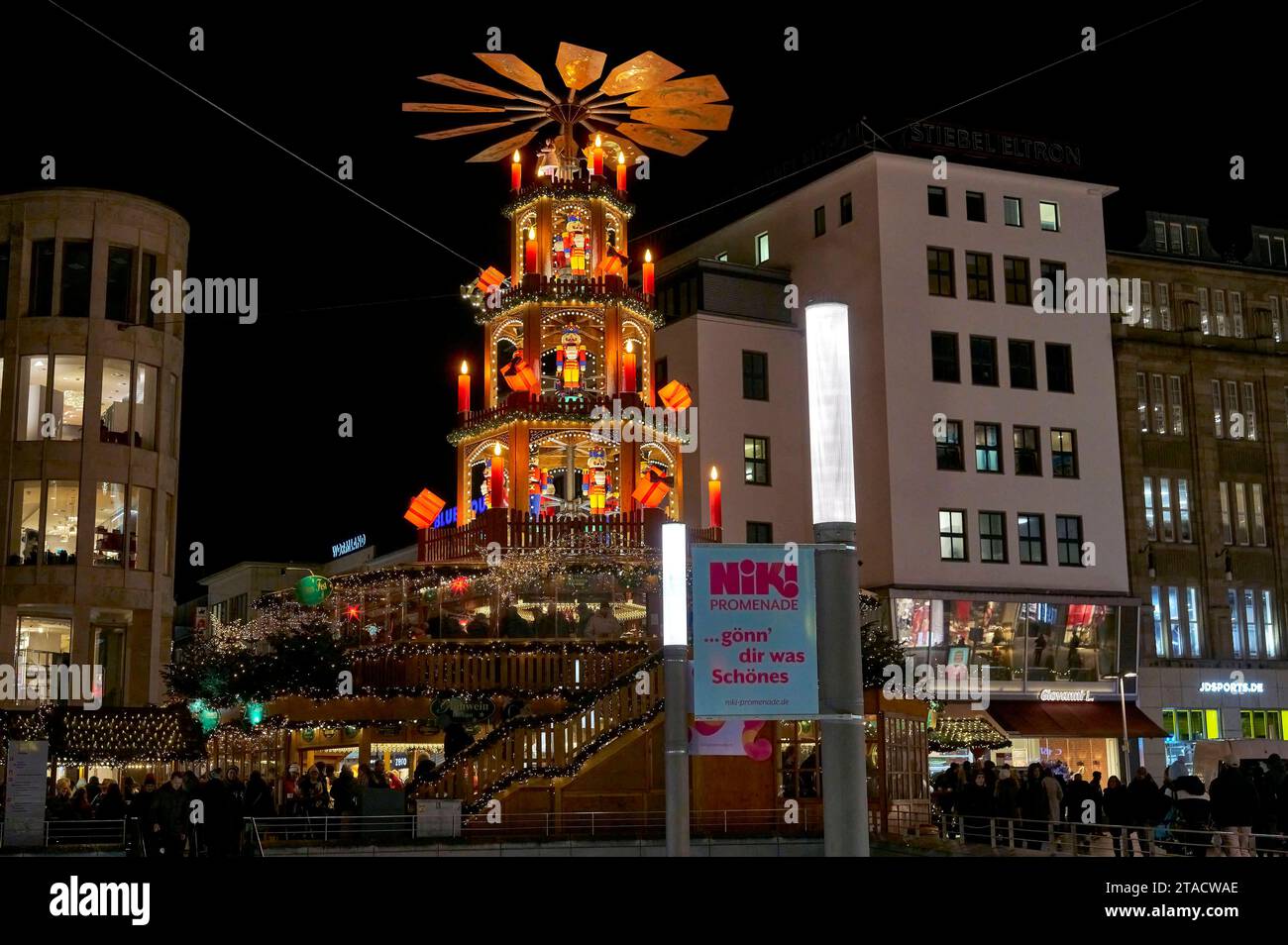 Weihnachtsmarkt auf dem Kröpcke. Hannover, 29.11.2023 *** Christmas ...