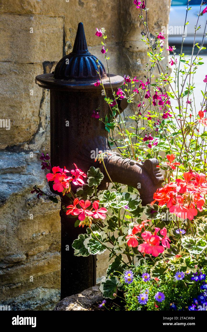 Old water pump in the village of castle Coombe Stock Photo - Alamy