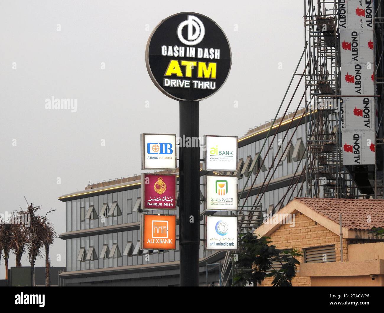 Drive thru bank teller hi-res stock photography and images - Alamy
