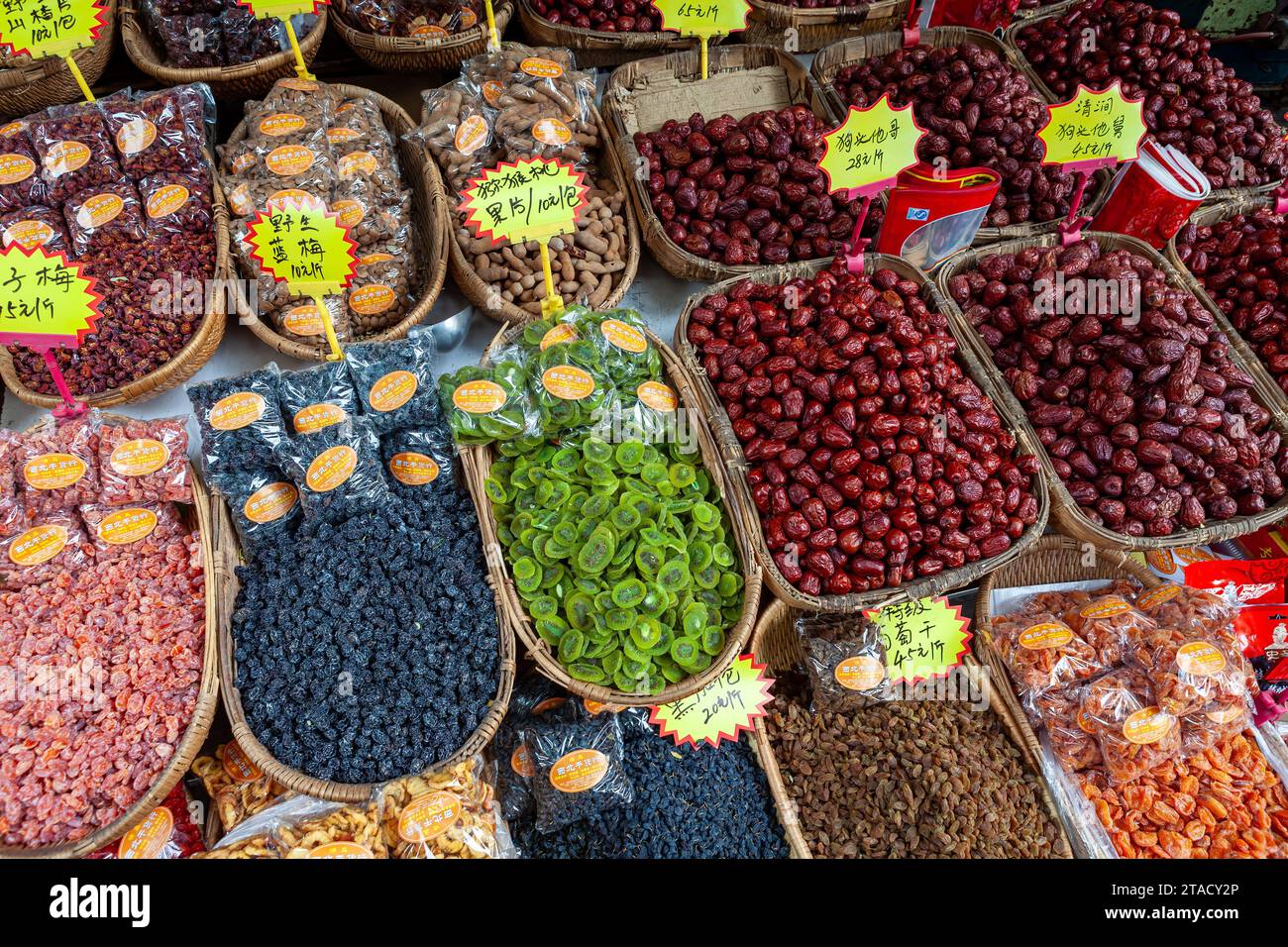 Store with fruits hi-res stock photography and images - Alamy