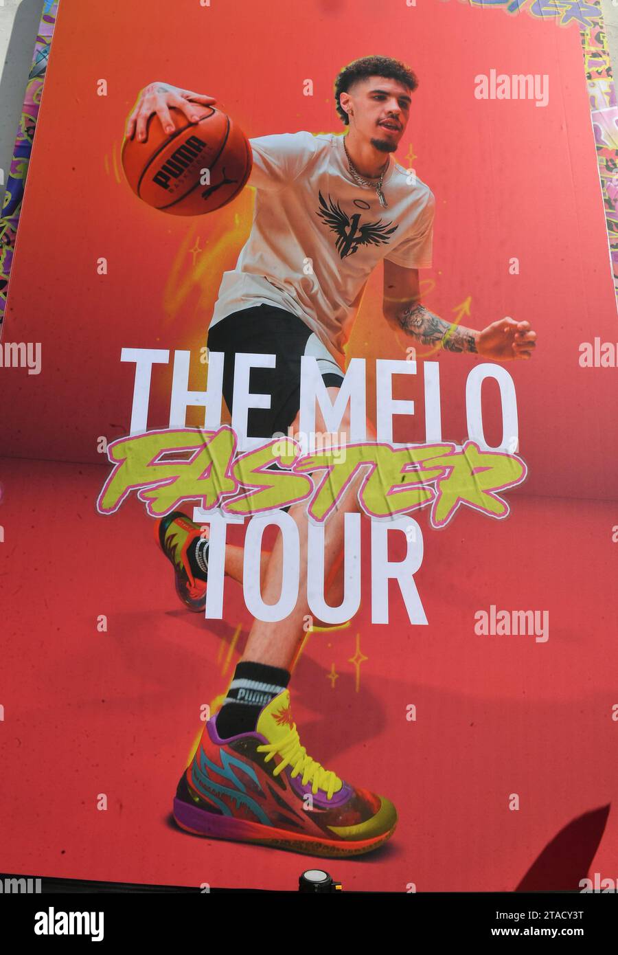 Lamelo Ball (NBA) and footballer Kingsley Coman at PUMA event Stock ...