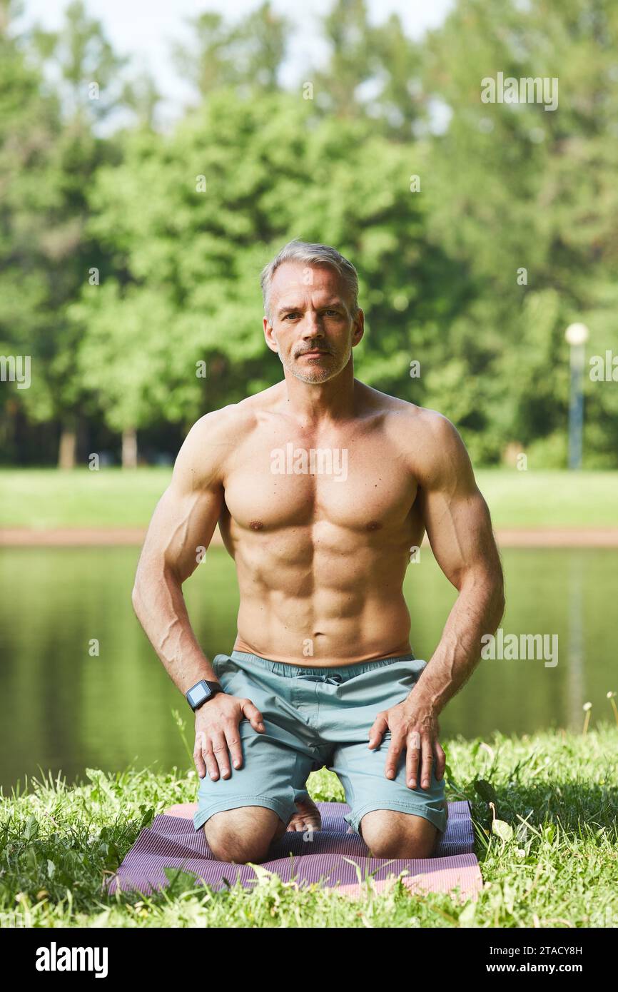 Muscle bound hi-res stock photography and images - Alamy